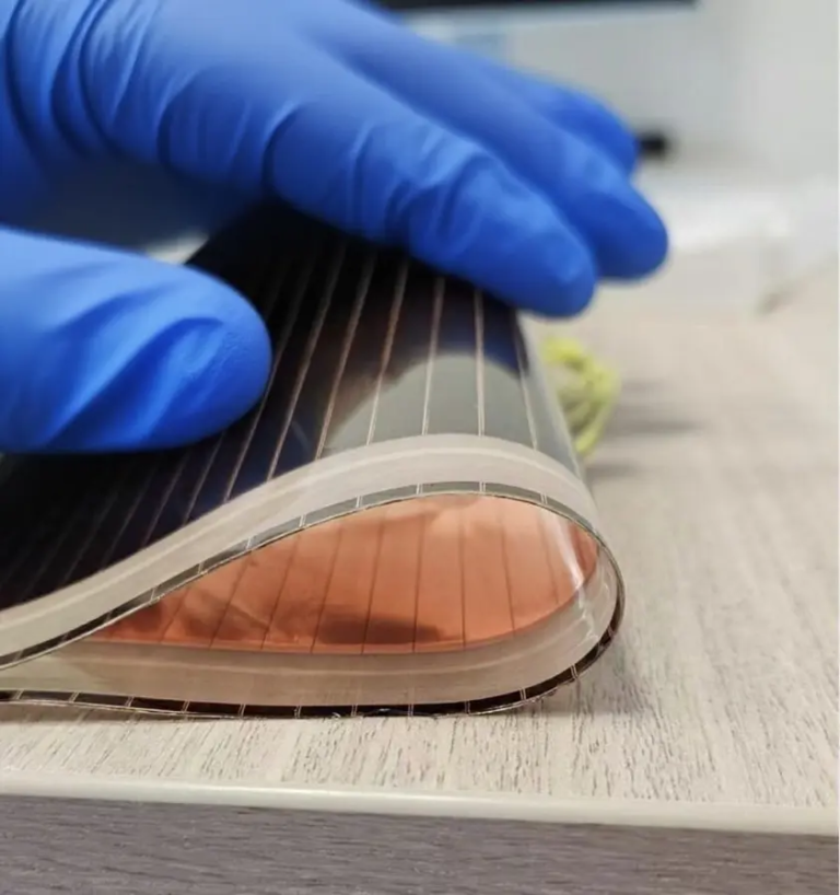 【ペロブスカイト太陽電池】中国・光翼イノベーション、厚さ0.1mmの曲げられるPSC実現。ソマールも出資 | 株式会社加工技術研究会 -CTIWEB JPN-